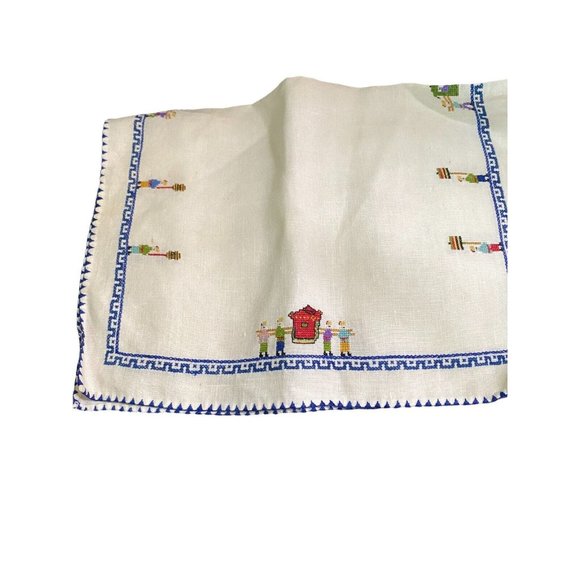 Unbranded | Dining | Vtg Dresser Scarf Petit Point Stitch Royal ...
